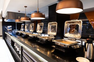 Pequeno-almoço tipo buffet diário mediante uma taxa 