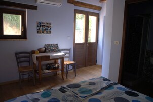 Apartamento, vista para o jardim | 3 quartos, quartos insonorizados, ferro/tábua de engomar, Wi-fi grátis