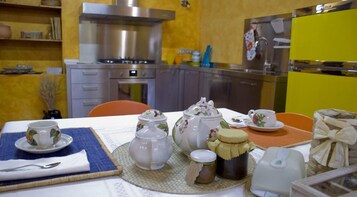 Pequeno-almoço inspirado na cozinha local diário (10 EUR por pessoa)