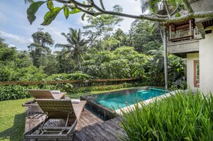 Two Bedroom Private Pool Villa | Minibar, com decoração personalizada, secretária, Wi-fi grátis 