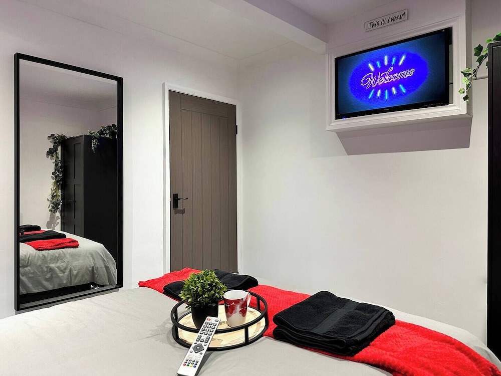 Boutique Backyard Bungalow - Brimsdown - Chingford