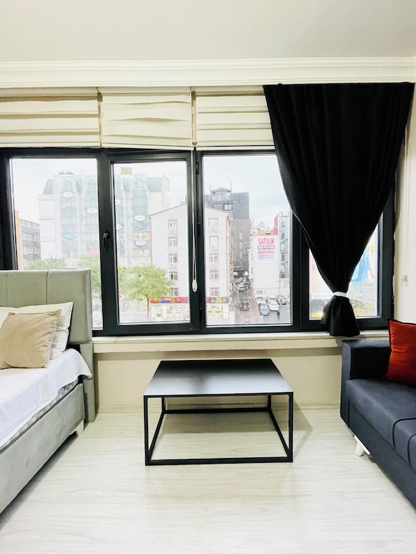 Secretária, secretária adequada para computadores portáteis