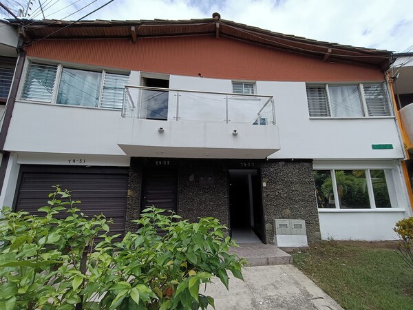 Ac - House Laureles - Self Checking - Medellín