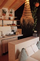 Chalé Comfort, vista para a piscina | Cozinha privada | Minifrigorífico, uma chaleira elétrica 