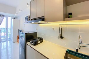 Estúdio | Cozinha privada | Um frigorífico, uma placa de cozinha, uma chaleira elétrica