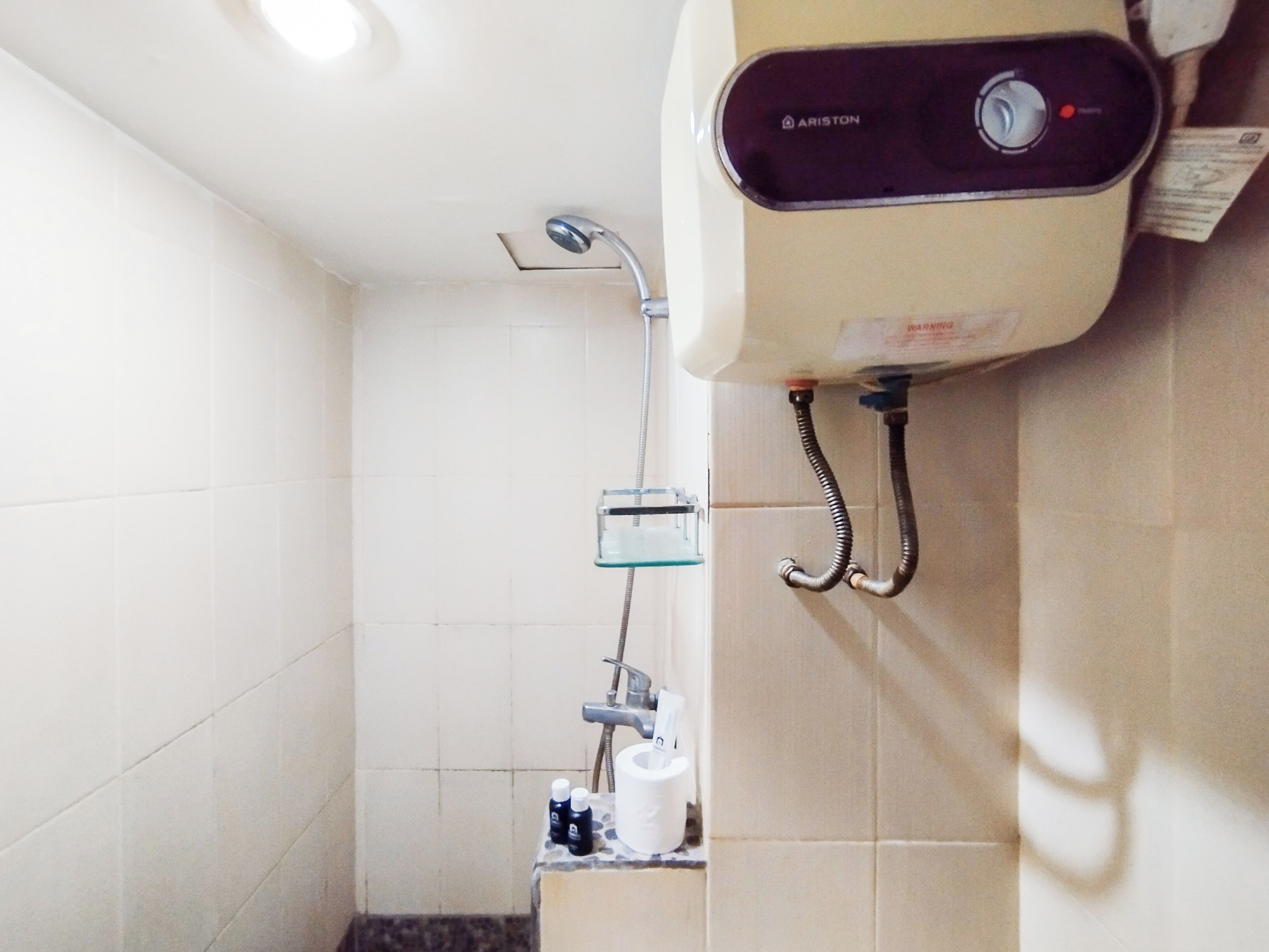 Estúdio | Casa de banho | Um polibã, toalhas fornecidas, sabão, champô 