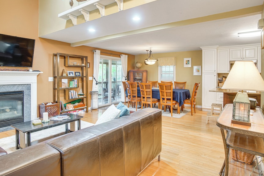 Beach And Lake Access: Family Getaway In Mashpee - Mashpee, MA