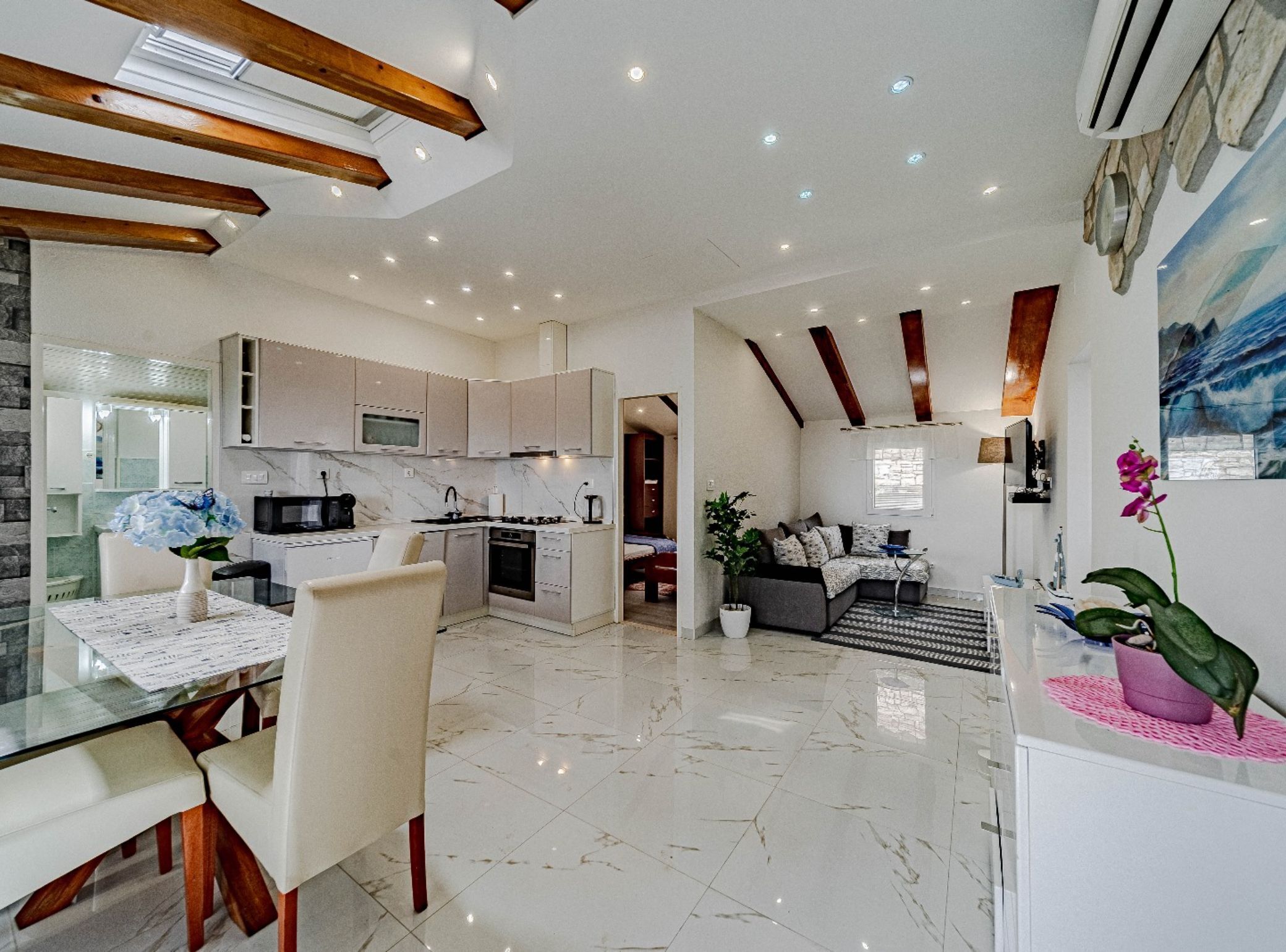 Casa (Stone House Blaca - Two Bedroom Stone) | Sala de estar | TV de tela plana 32 polegadas com canais a cabo