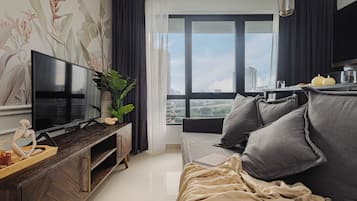 Suite-Estúdio Júnior | Sala de estar | Televisor LCD de 32 polegadas com canais digitais, Netflix