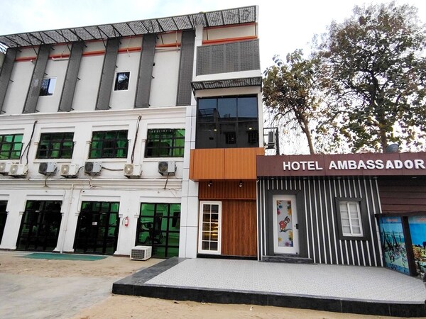 Hotel Ambassador - Varanasi