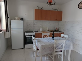 Apartamento (Two bedroom apartment with Terrace) | Cozinha privada | Um frigorífico