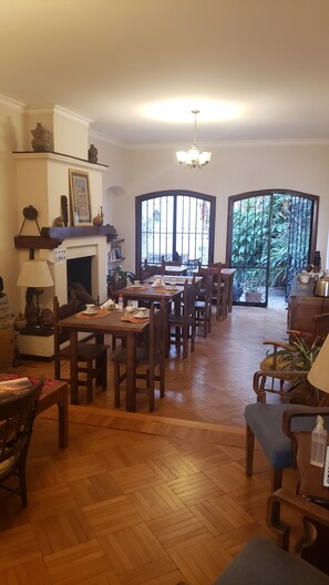 Café da manhã continental grátis todos os dias