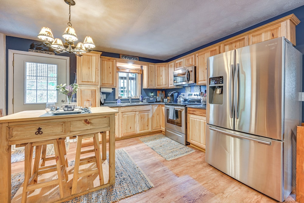 Murray Cabin W/ Hot Tub: Walk To Kentucky Lake! - Kenlake State Resort Park, Hardin