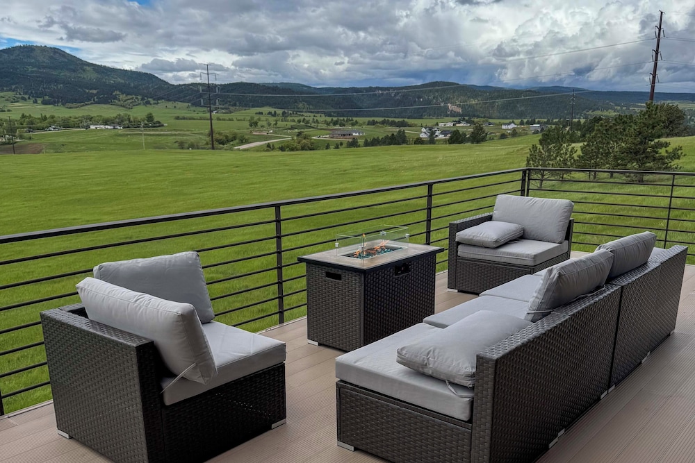 Motorcycle-themed Home In Spearfish W/ Hot Tub! - Spearfish, SD