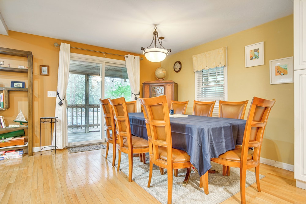 Beach & Lake Access: Home W/ Porch In Mashpee! - Falmouth, MA