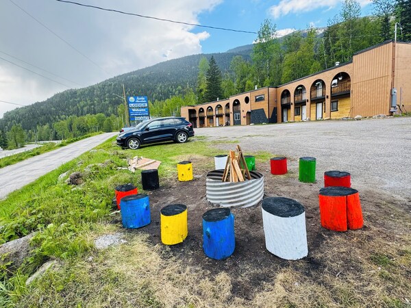 Avola Mountain Lodge - British Columbia