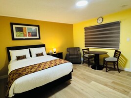 Quarto luxo, 2 camas Queen, cozinha americana | Individualmente decorados, individualmente mobiliados, cortinas blackout