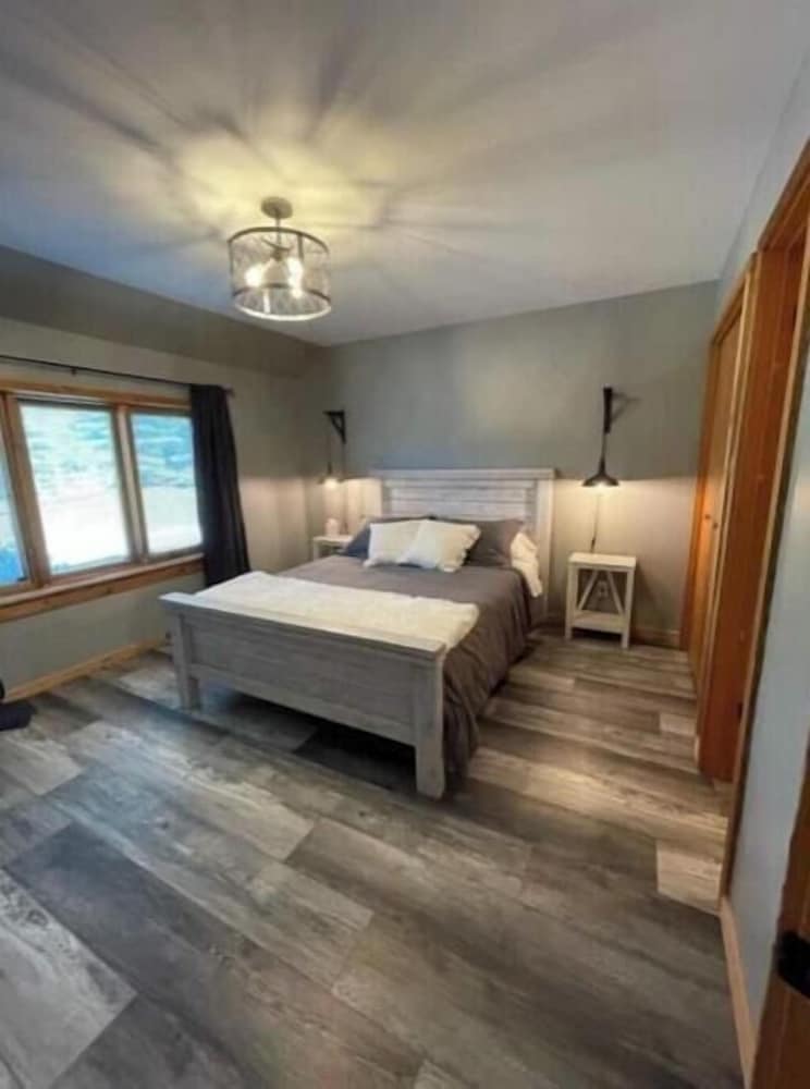 Red Lift Cabin - One-of-a-kind Townhouse - Walk To Ski Lift / Access To Pool - Windham, NY