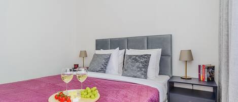 Apartamento conforto, vista para a cidade | 3 quartos, espaço de trabalho para notebook, cortinas blackout