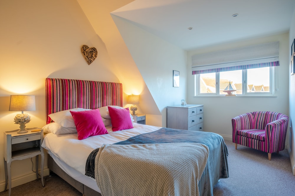 The Pilchard - Family Friendly Town House With French Chic Interiors - Wells-next-the-Sea