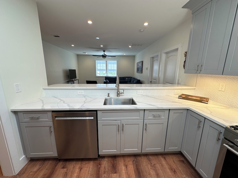 Lovely Newly Renovated Downtown Apartment - Point Pleasant Beach, NJ