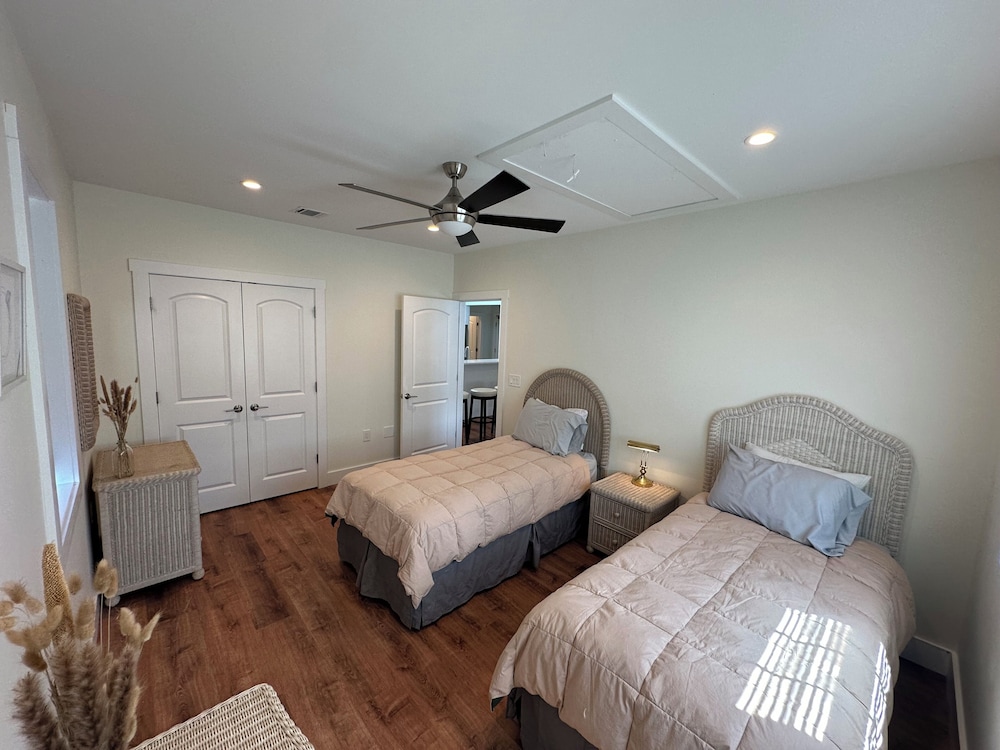 Lovely Newly Renovated Downtown Apartment - Point Pleasant Beach, NJ