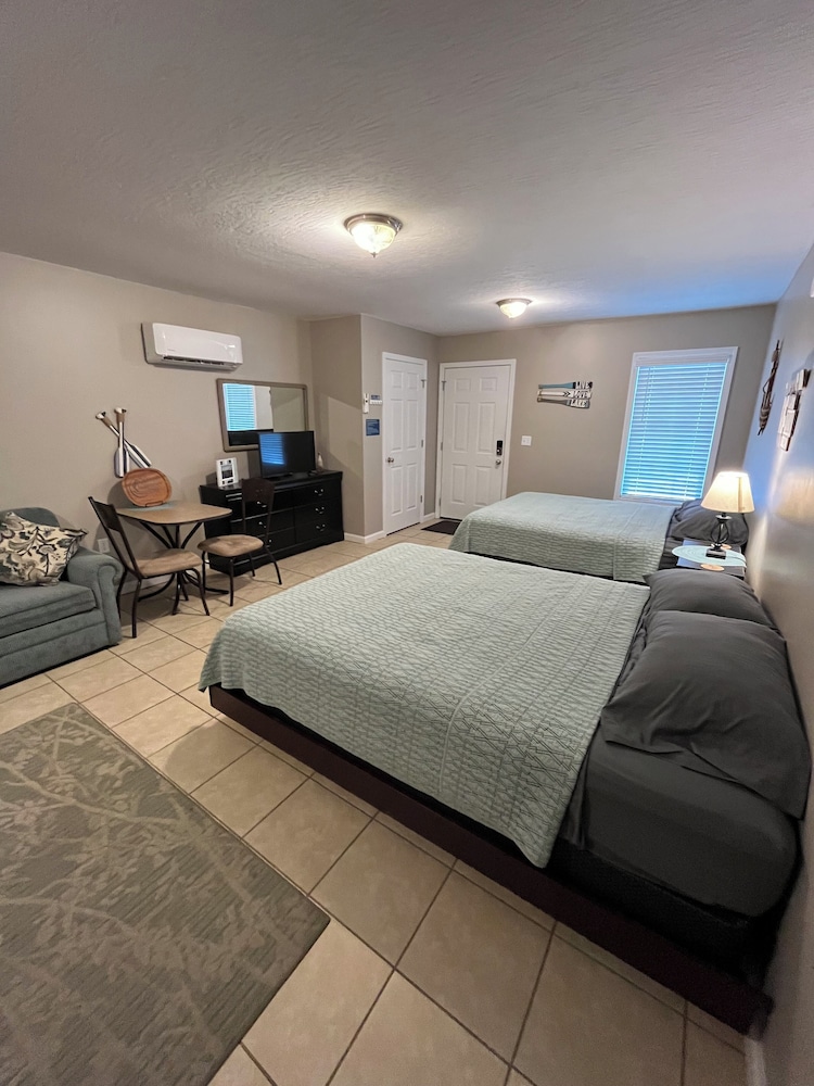 Clifty Creek Inn—Unit B - Russell County | Vrbo