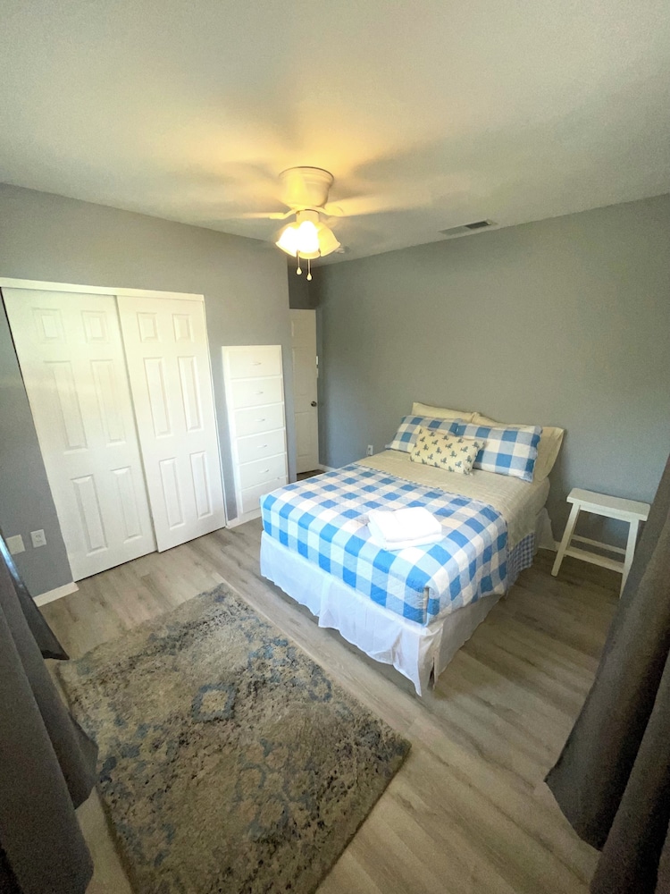 Florida Beach Cottage 3br-2ba + Den - Venice, FL