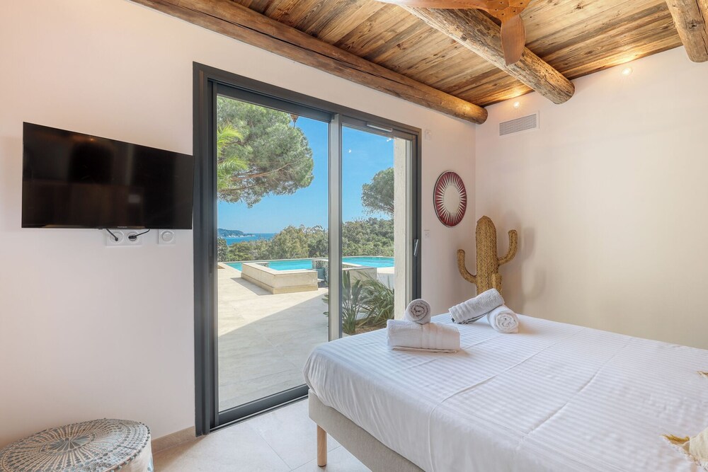 Villa Neuve Vue Mer à Pramousquier Face Au Cap Nègre, Idéalement Située ! - Le Lavandou