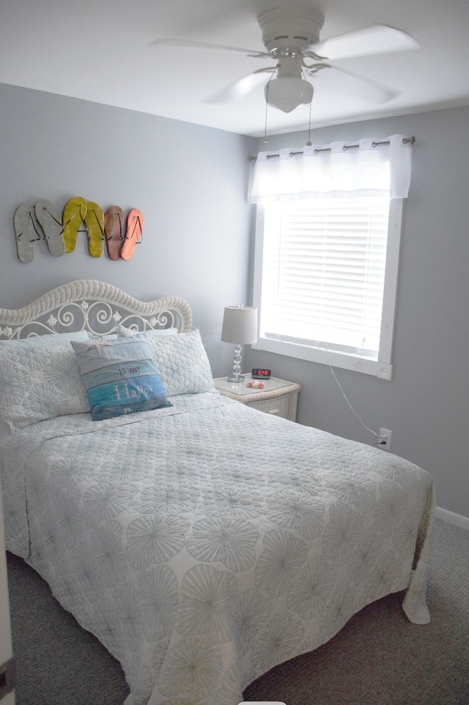 Beach Bungalow Steps From The Delaware Bay! Dog Friendly! - Cape May, NJ