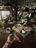 Almoços e jantares servidos, incluindo cozinha italiana 