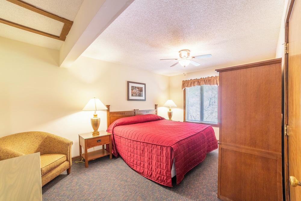 Mountainside Villas 2 Bedroom Townhome - Harrisonburg, VA