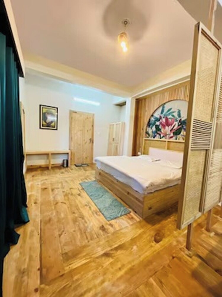 Himalayan View - Naukuchiatal