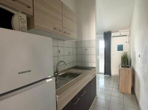 Apartamento (One Bedroom Apartment with Balcony (A) | Cozinha privada | Geladeira