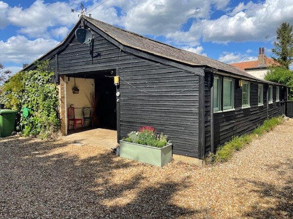 2 Bed Barn - Sleeps 4 - Pets - Parking - Wifi - Norfolk