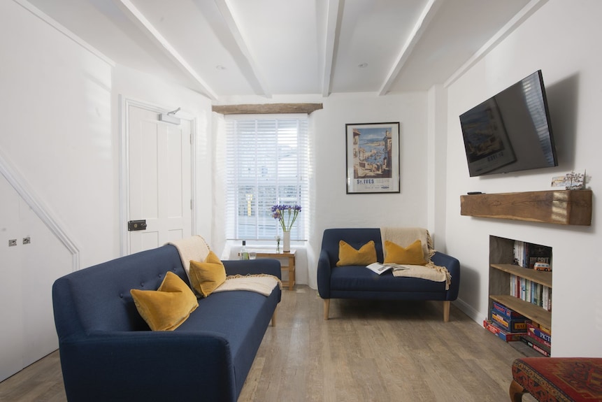 May Cottage - A Lovely Pet-friendly Cottage With Courtyard Garden, Just 7 Minutes Walk From St Ives - Carbis Bay