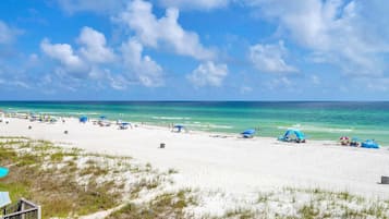 Casa de Férias, várias camas (Sunset Sanctuary) | Praia | Na praia