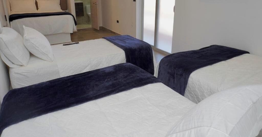 Quarto Familiar, varanda | Roupa de alta qualidade, edredões de penas, com decoração personalizada 