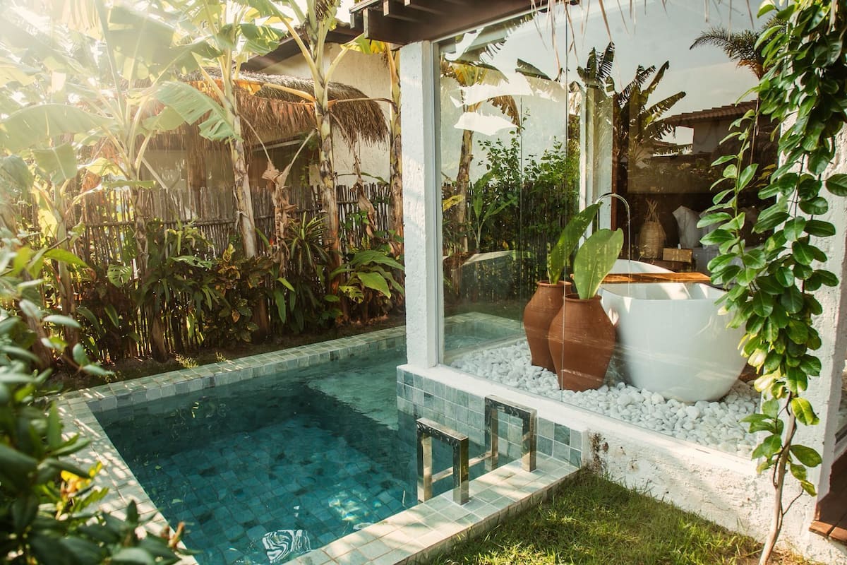 Quarto Twin de Luxo, vista para o jardim | Secretária, secretária adequada para computadores portáteis