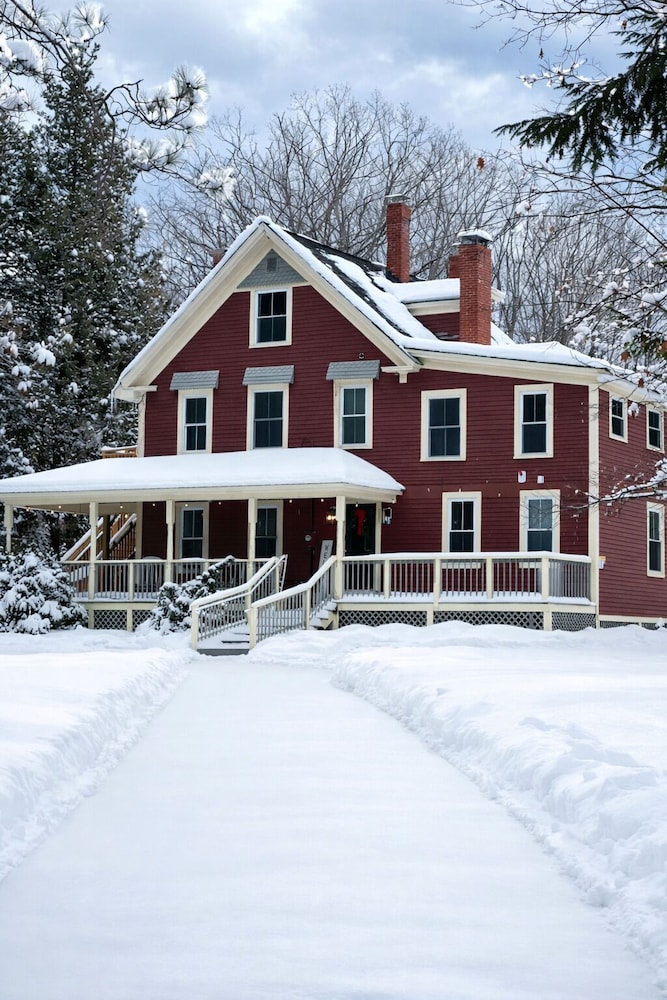 The Aurora Inn & Cottages - Waterville Valley, NH