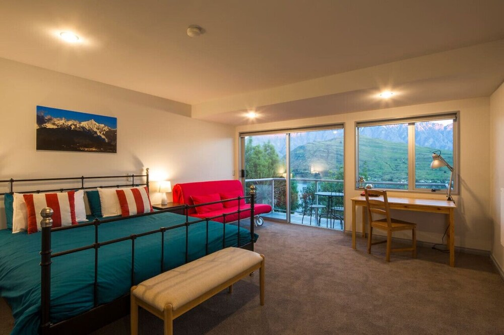 Remarkable Lookout | Fantastic location | Spacious stand-alone home ...