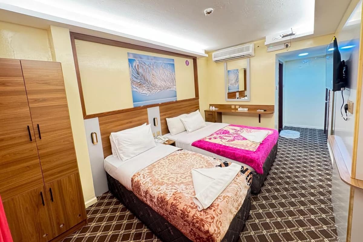 Quarto Twin Standard | Secretária adequada para computadores portáteis, Wi-fi grátis