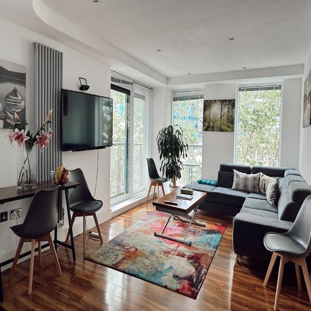 Apartamento, 2 quartos, sobre a água | Sala de estar | Smart TV de 50 polegadas com canais via satélite 