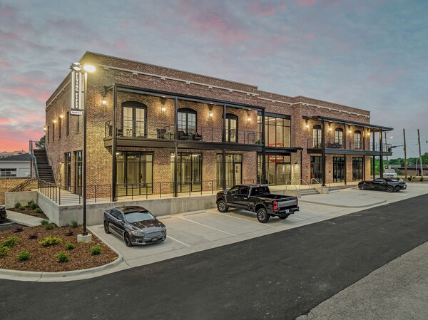 The Flying Fifty, A Luxury Boutique Hotel - Cullman, AL