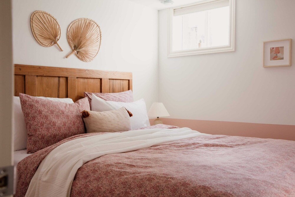 The Shambly-La - Perfect for Multiple Families - Picton | Vrbo