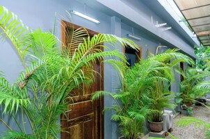 Quarto Duplo Deluxe, vista para o jardim | Terraço/pátio interior