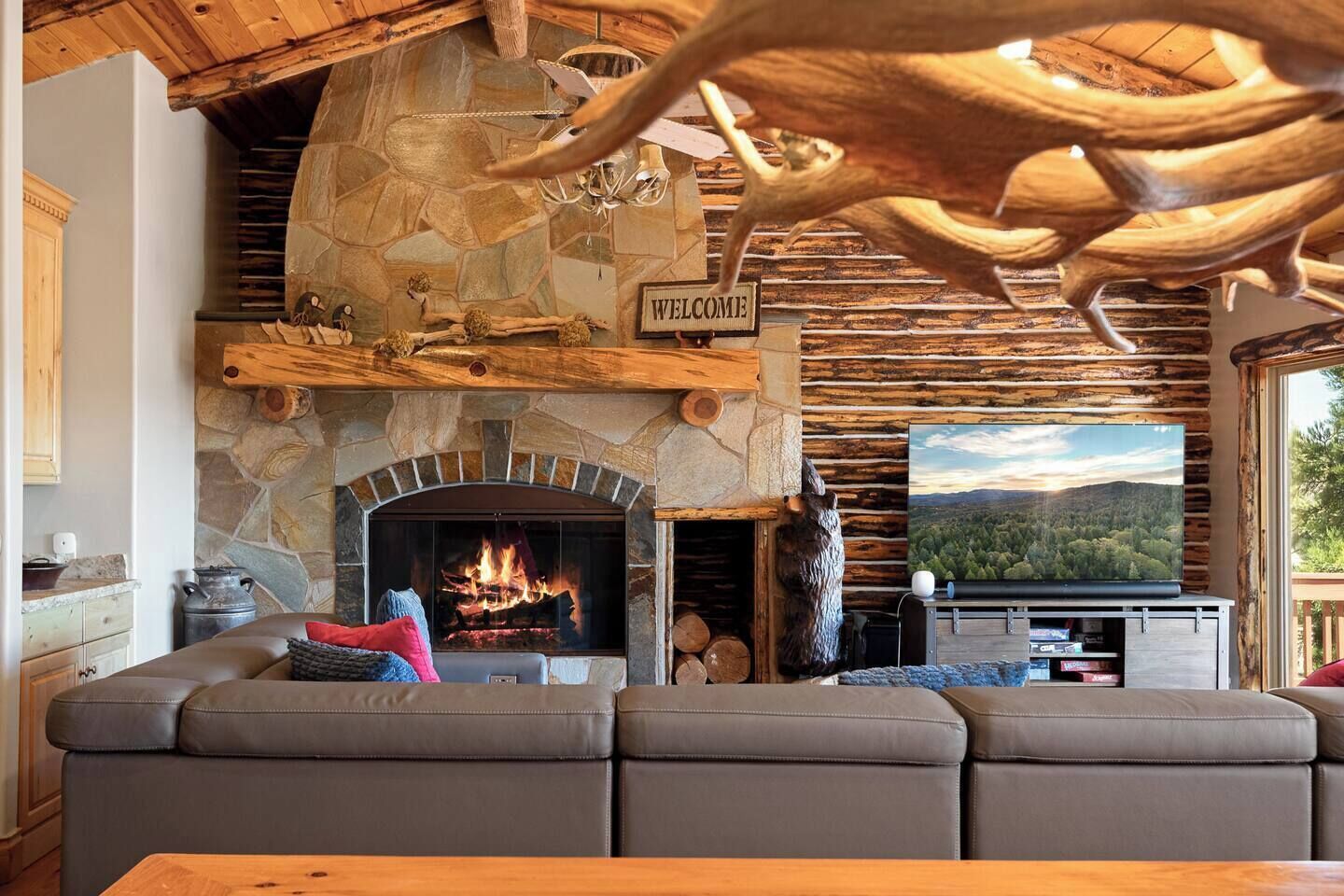 2 Suites + Arcade | 5br Mountain Home - Lake Arrowhead, CA
