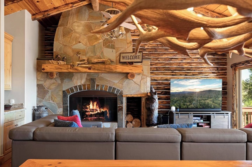 2 Suites + Arcade | 5br Mountain Home - Lake Arrowhead, CA