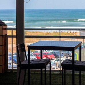 Apartamento Deluxe, varanda, vista para o mar | Terraço/pátio interior