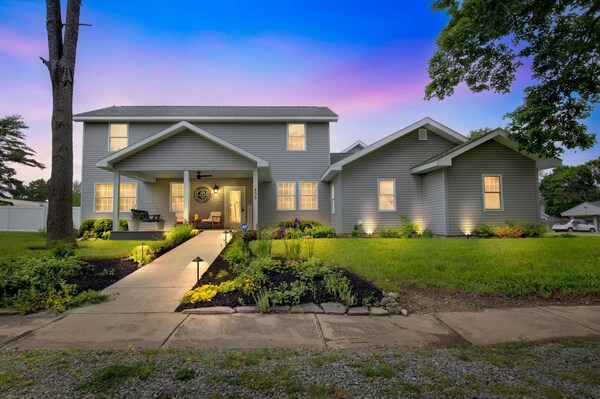 Mommyc's Villa Fun House 4 Bedroom Home By Redawning - Pendleton, IN